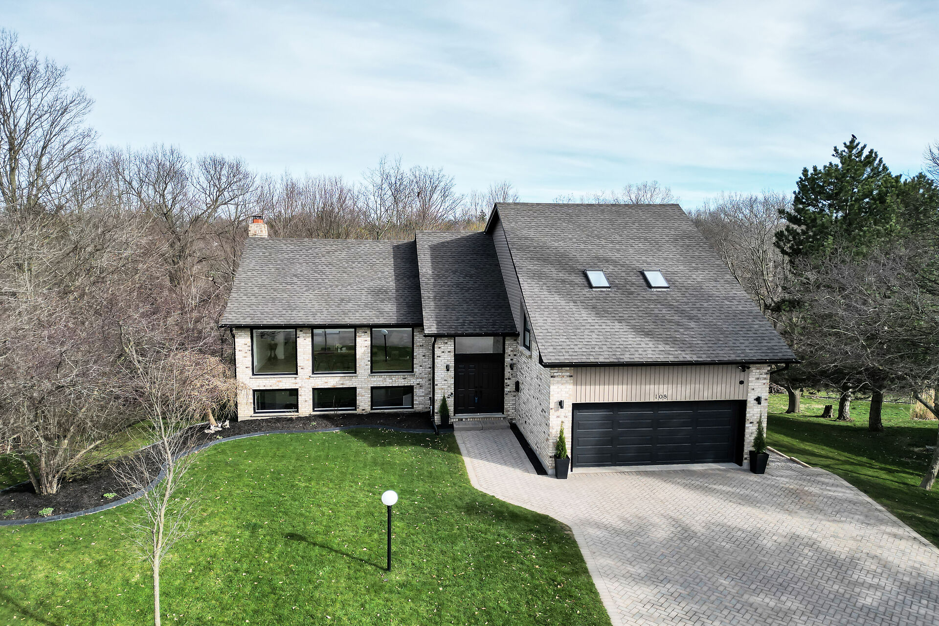 Virtual tour of 108 Balnagowan Place, London, Ontario, N6G 3E6