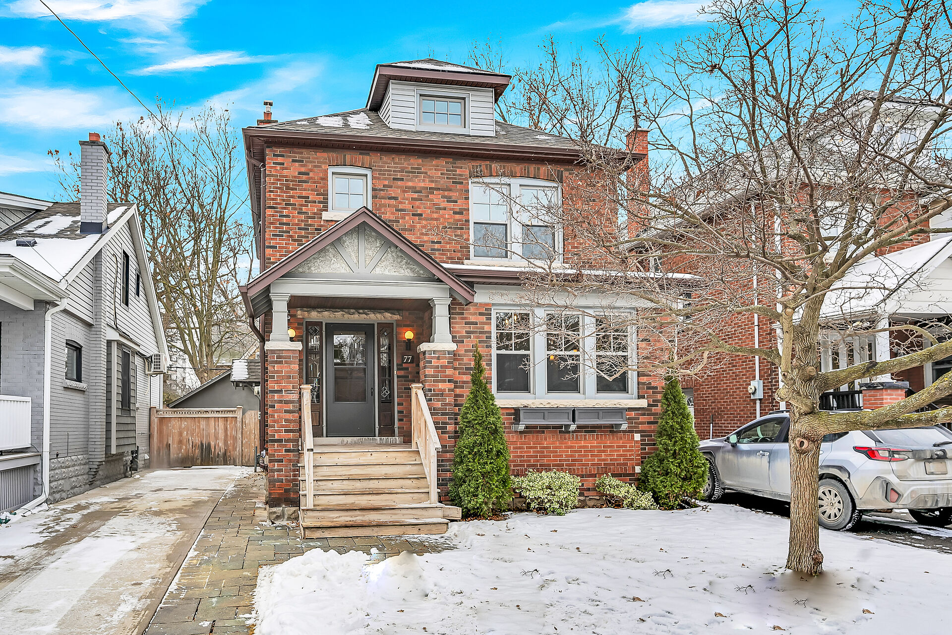 Virtual tour of 77 Arkell St., Hamilton, Ontario, L8S 1N6