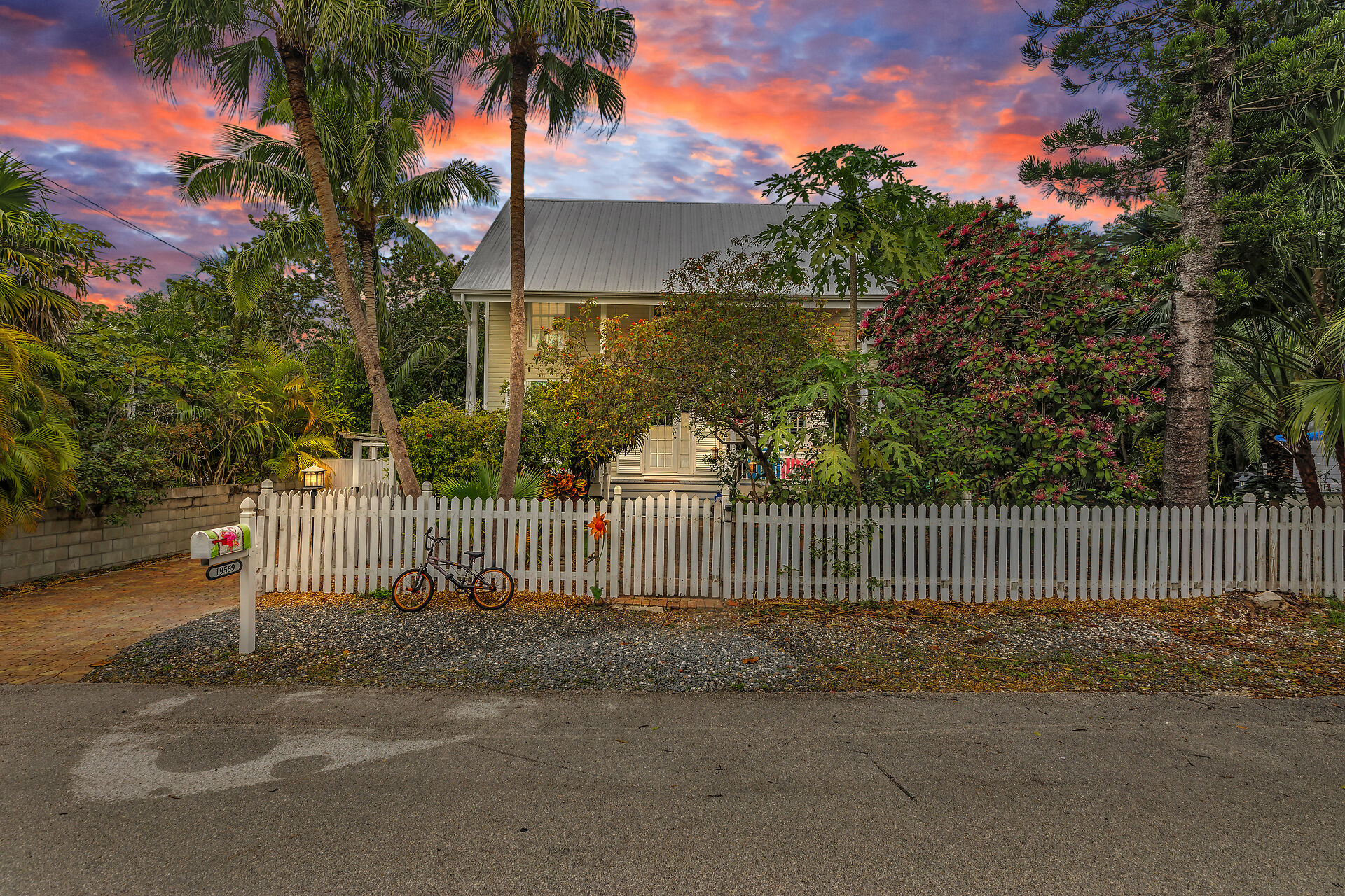 Virtual tour of 19569 Tequesta St, Upper Sugarloaf Key, Florida, 33042