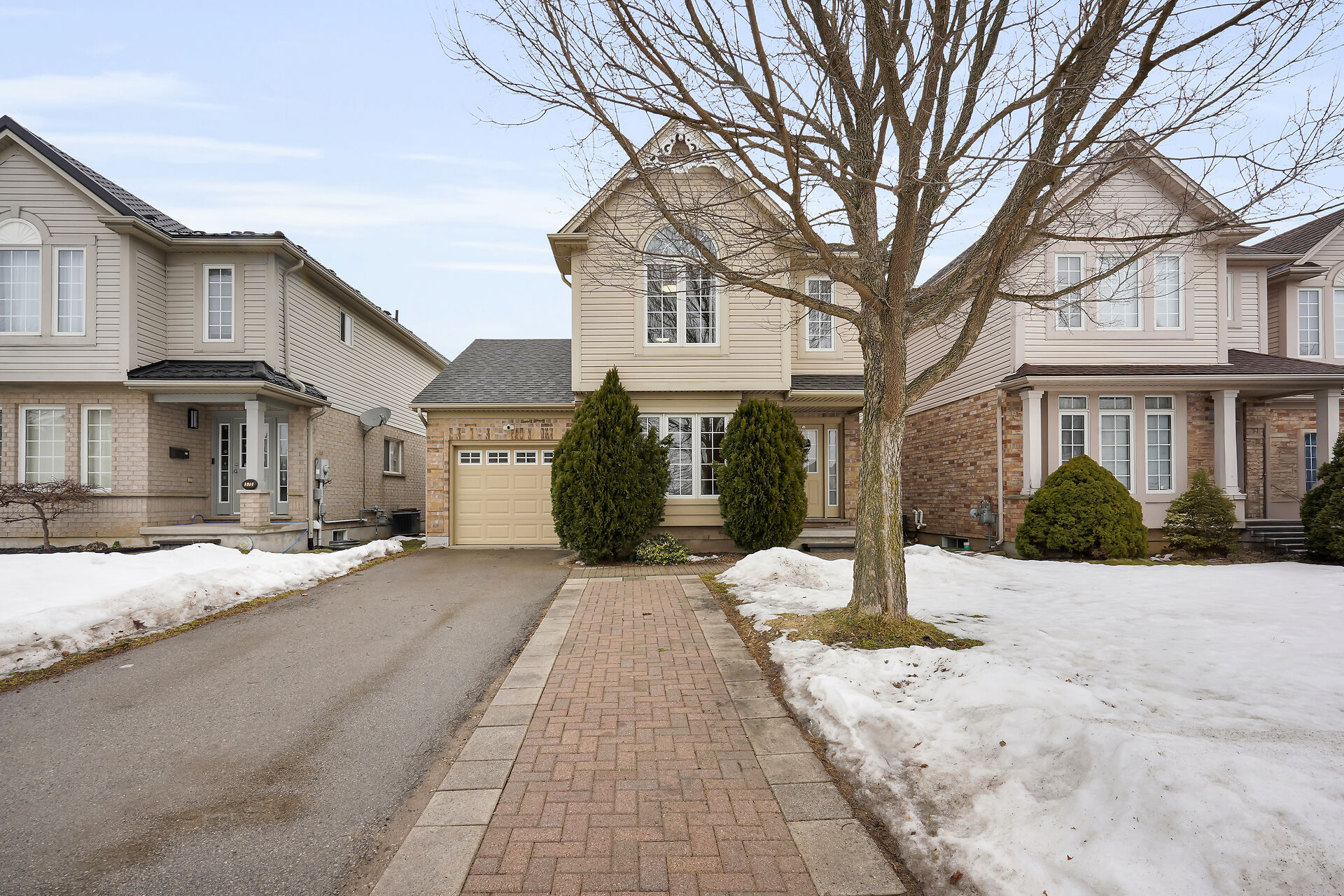 Virtual tour of 564 North Leaksdale Circle, London, Ontario, N6M 1K2