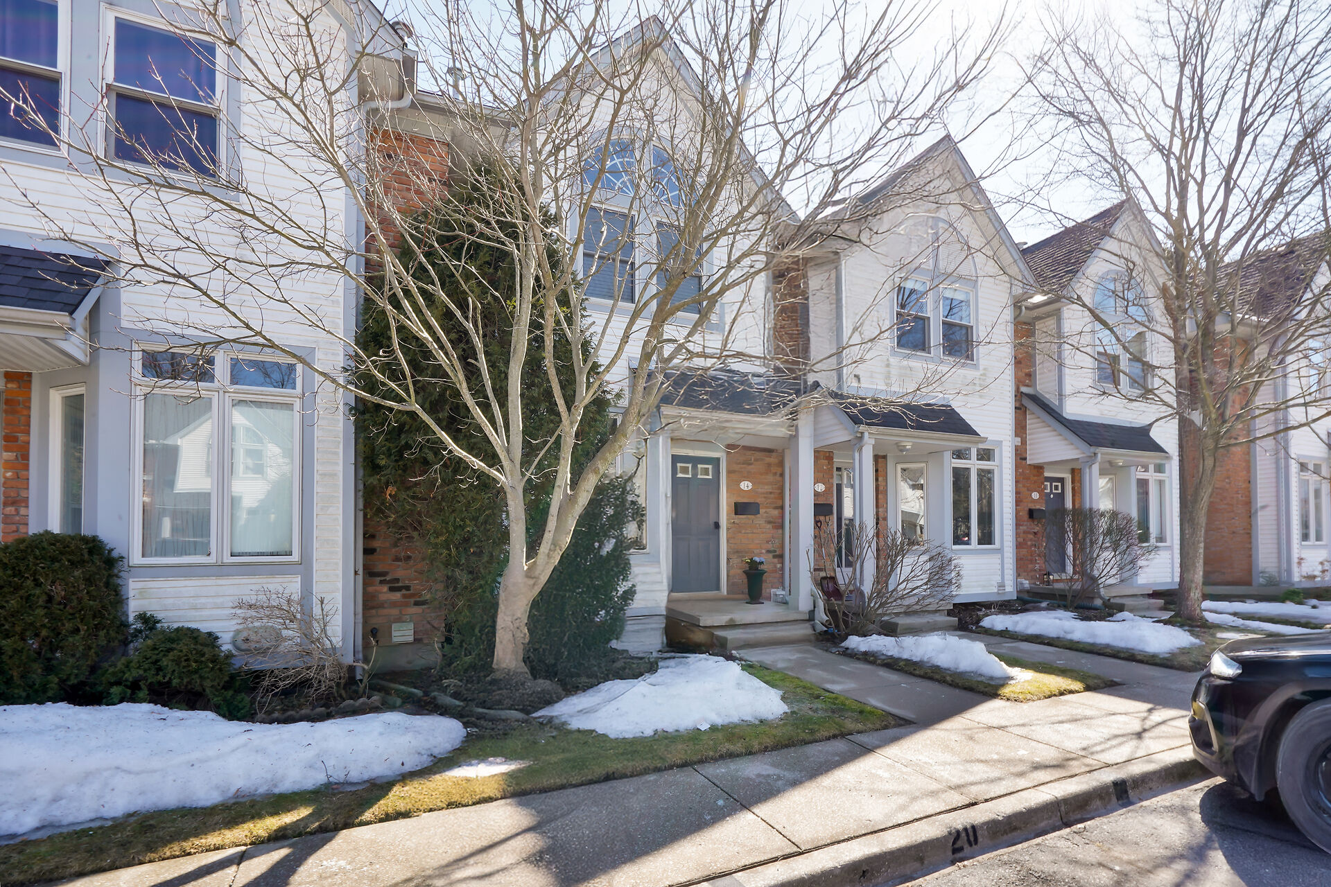 Virtual tour of 14-1415 Commissioners Road West, London, Ontario, N6K 1E2