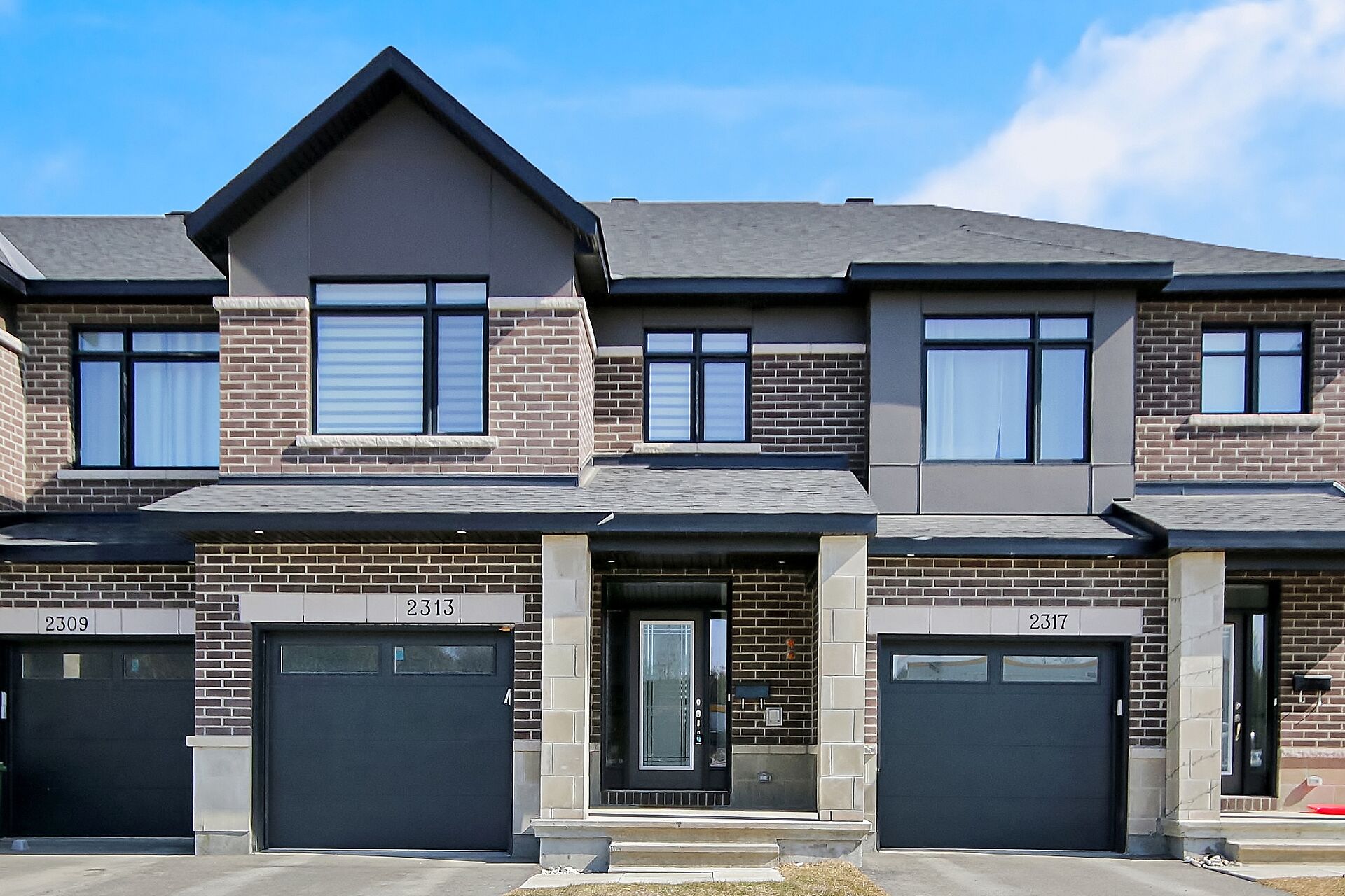 Virtual tour of 2313 Goldhawk Drive, Stittsville, Ontario, K2S 2X3