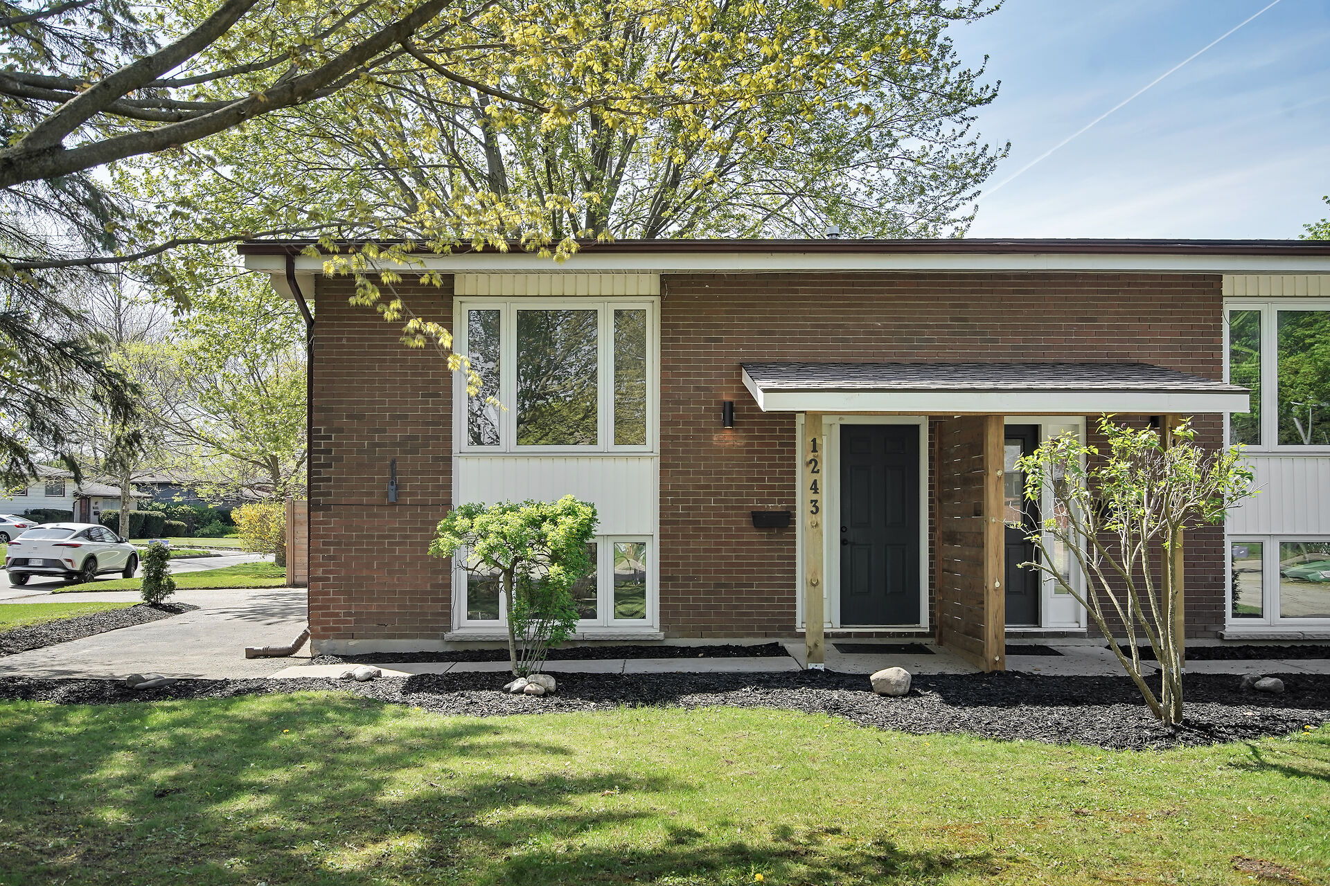 Virtual tour of 1243 Sorrel Rd, London, Ontario, N5V 2N6