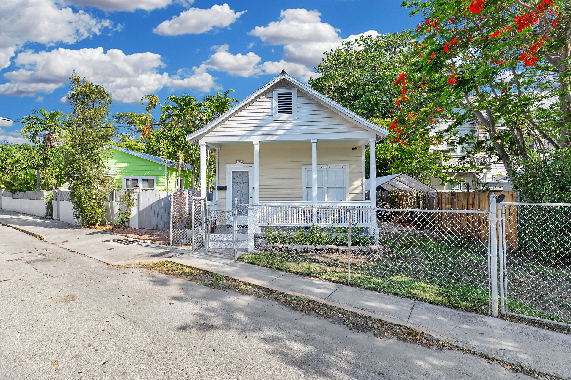 Virtual tour of 729 Windsor Ln, Key West, Florida, 33040