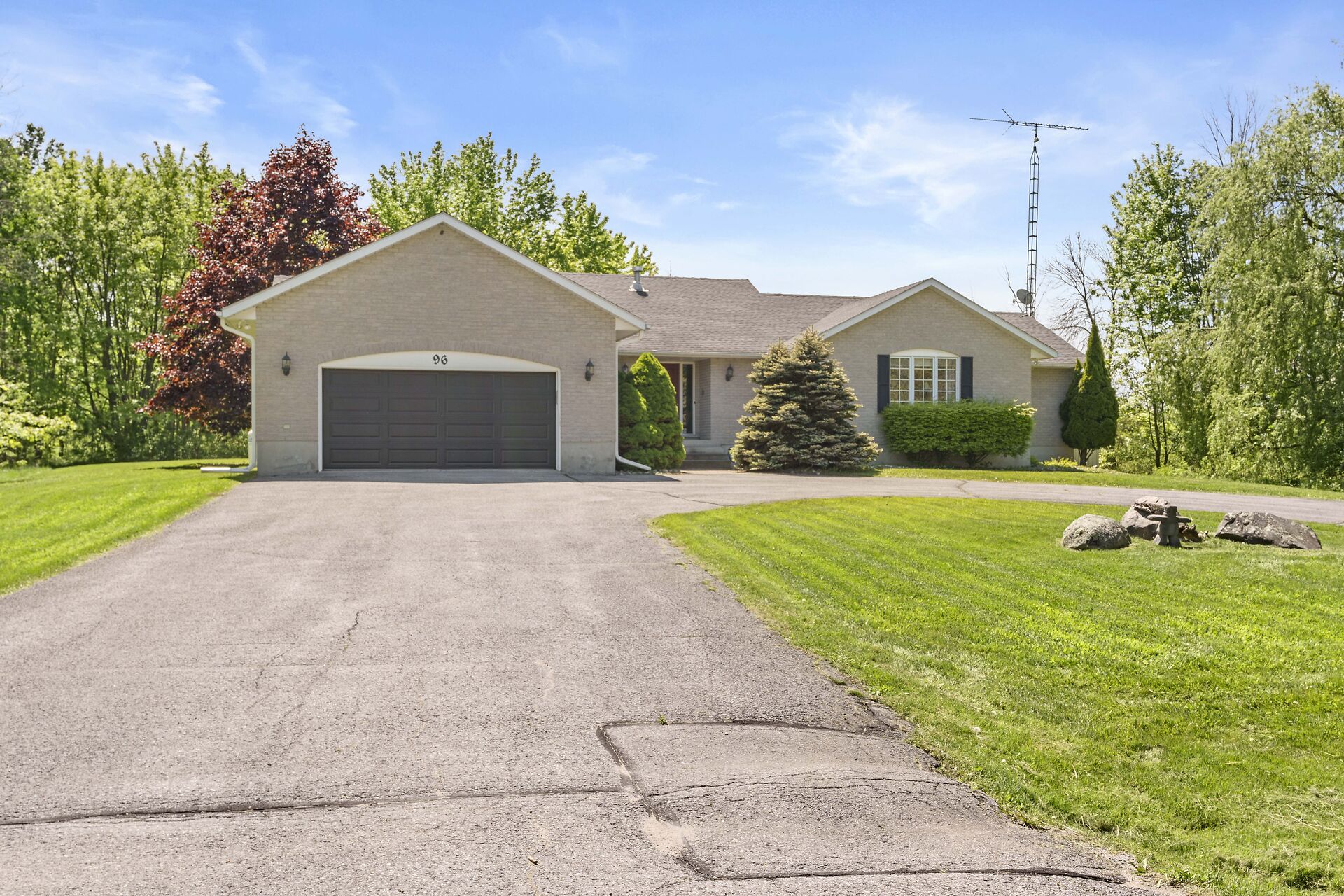 Virtual tour of 96 Marclen Drive, Kingston, Ontario, K7L 5H6