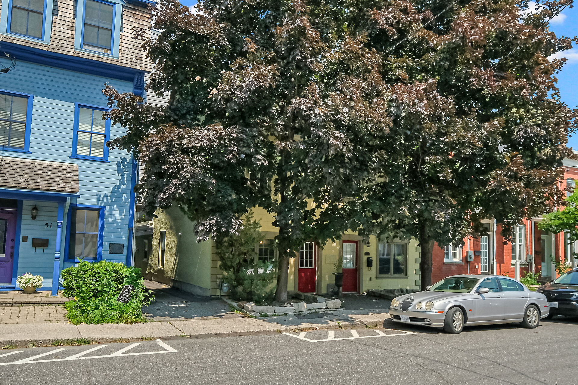 Virtual tour of 53 St Andrew Street, Ottawa, Ontario, K1N5E8