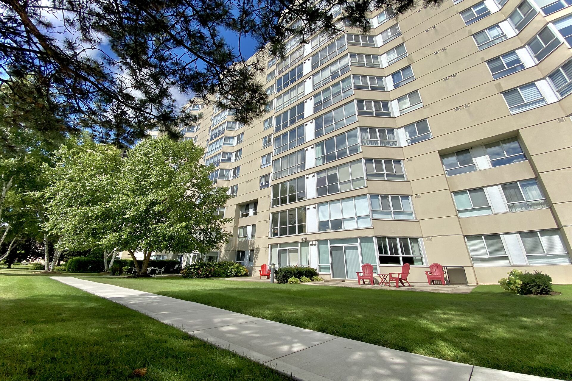 Virtual tour of 911 - 5280 Lakeshore Rd W, Burlington, Ontario, L7L 5R1