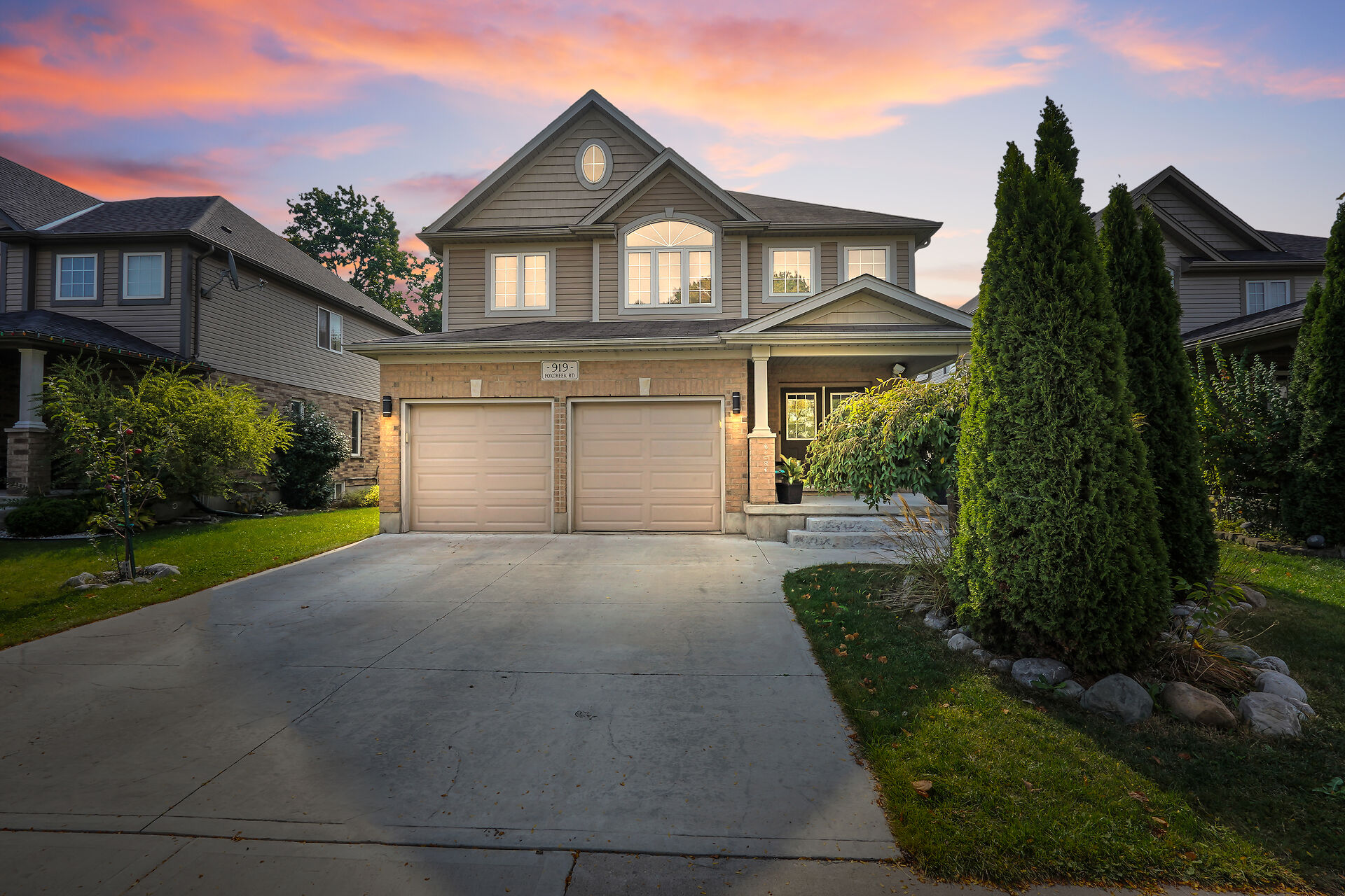 Virtual tour of 919 Fox Creek Road, London, Ontario, N6G 0H1