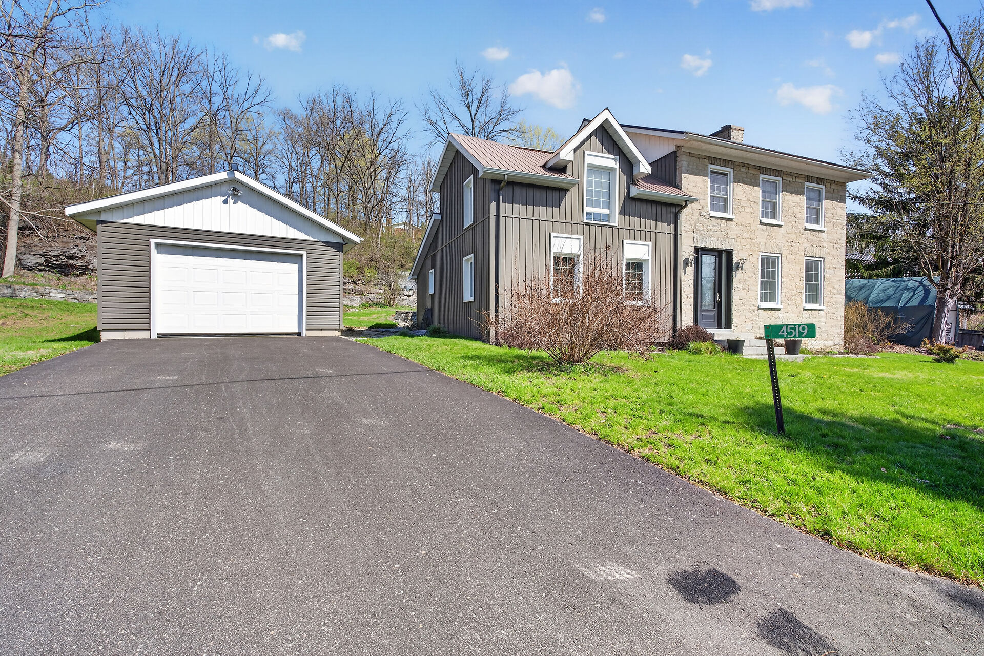 Virtual tour of 4519 Portland Ave, Sydenham, Ontario, K0H 2T0